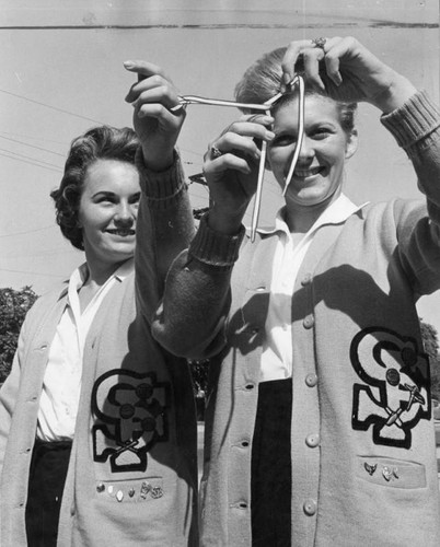 Seven knots — Calisphere