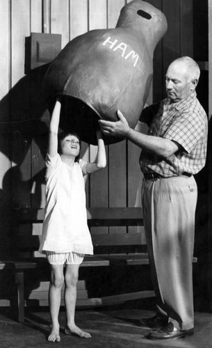 A little girl's day as a ham to work and... then to sleep — Calisphere