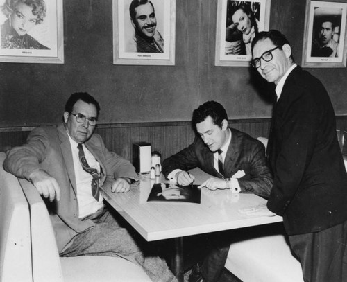 Mexican personality signs autograph — Calisphere