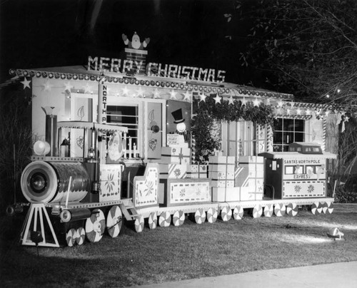 Gaily decorated homes win Christmas lighting prizes — Calisphere