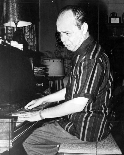 Songwriter Harry Barris wraps troubles in checks — Calisphere