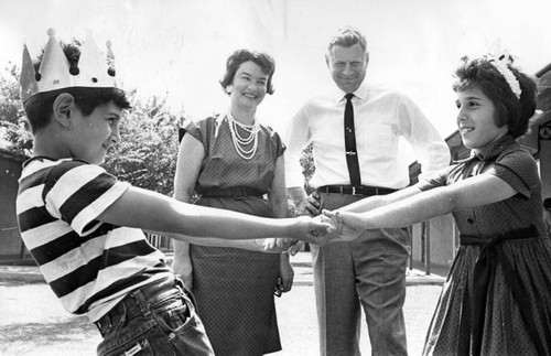 Monlux School plans family circus — Calisphere