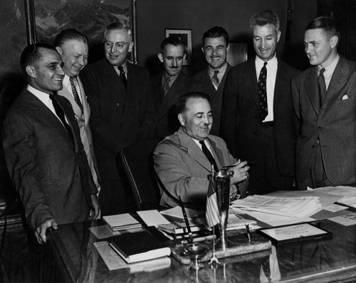 Airline officials meet with Mayor Frank Shaw — Calisphere
