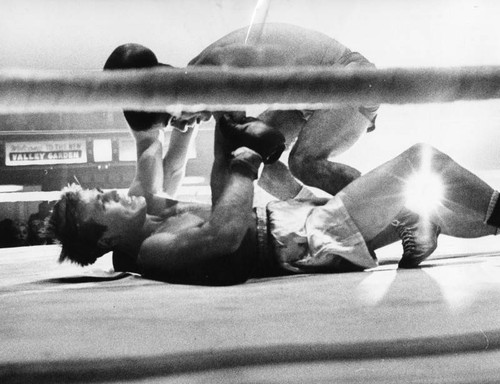 Irish Mike Thomas, on back, pulls Bernie Magallanes to canvas after ...