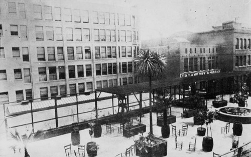 Outdoor reading room, Homer Laughlin Building — Calisphere
