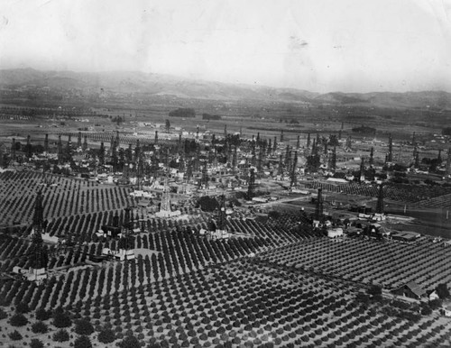 Santa Fe Springs oil fields — Calisphere