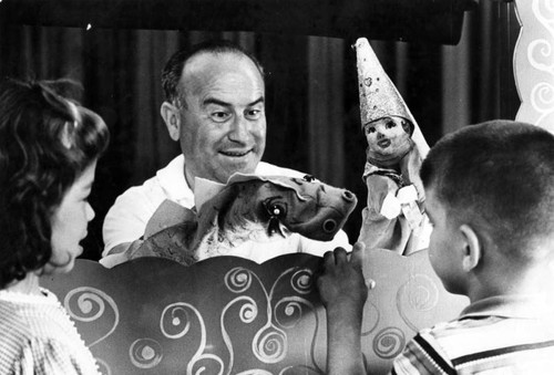 Puppet shows aid 'painless' learning — Calisphere