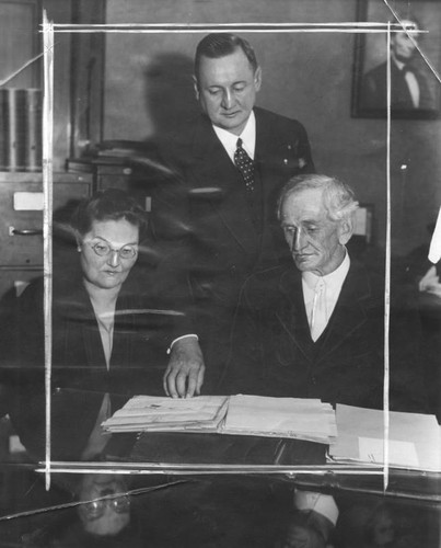 Winnie Ruth Judd's parents with attorney — Calisphere