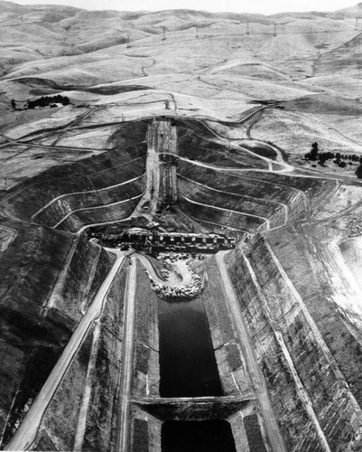Empty reservoir on Colorado Aqueduct — Calisphere