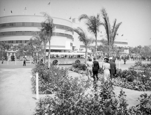 Hollywood Park clubhouse building — Calisphere