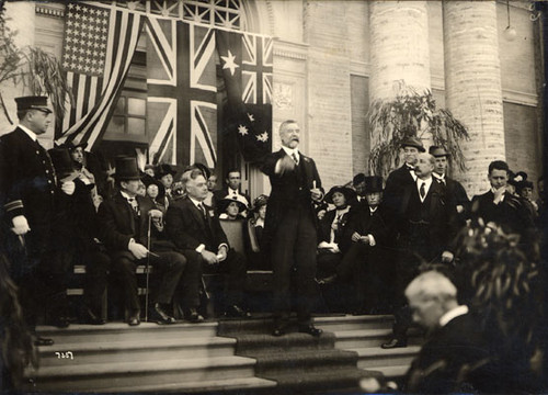 [Alfred Deakin speaking at New Zealand building] — Calisphere