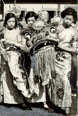 [Katherine Yeo, Lucy Tong and Phyllis Joro carrying a lions head at the ...