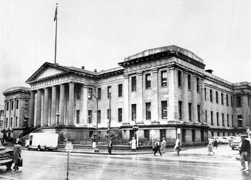 [Exterior view of old Mint building at Fifth and Mission street ...