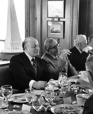 [Mayor Joseph Alioto at "topping-out" ceremony at Transamerica Corp ...