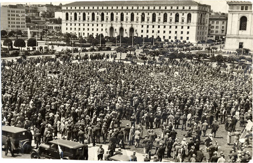 [Rally at Civic Center during the longshoremen's strike of 1934 ...