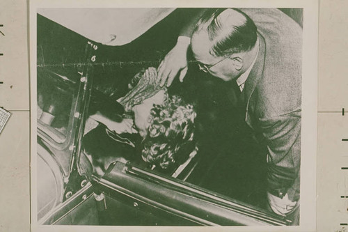 Actress Thelma Todd is found murdered in her car in Castellammare ...