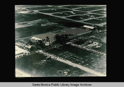 Douglas Aircraft Company at the Clover Field plant — Calisphere