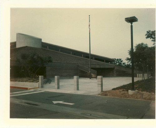 Exterior of University Park Library, 1975 — Calisphere