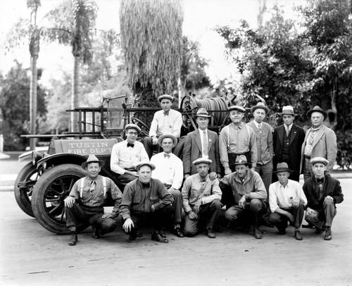 Tustin's volunteer firemen with converted 1912 Buick fire truck ...