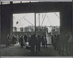 Passengers boarding the SS Manoa, Pier 31, San Francisco, California ...