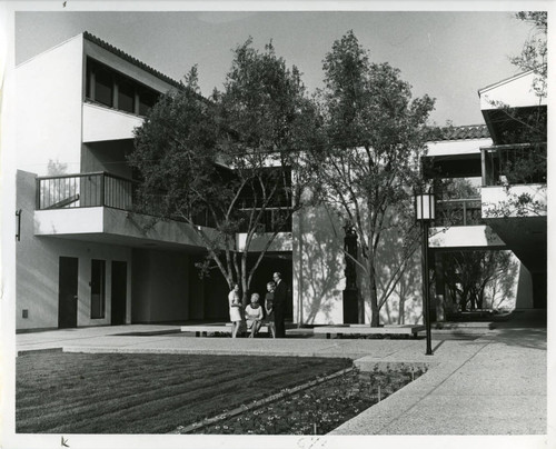 Bette Cree Edwards Humanities Building, Scripps College — Calisphere