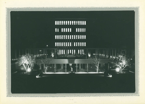 Sprague Library and Hixon Court at night, Harvey Mudd College — Calisphere