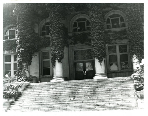 Carnegie Hall Library entrance, Pomona College — Calisphere