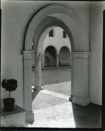 Columns and arches of Frary Dining Hall, Pomona College — Calisphere