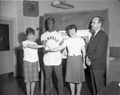 Ron Mingo, Los Angeles — Calisphere