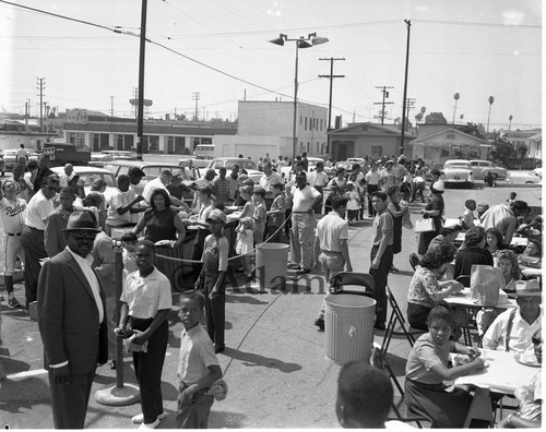 Outside event, Los Angeles, 1962 — Calisphere