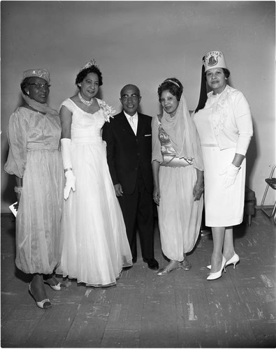 Gilbert Lindsay posing with Daughters of Isis members, Los Angeles ...
