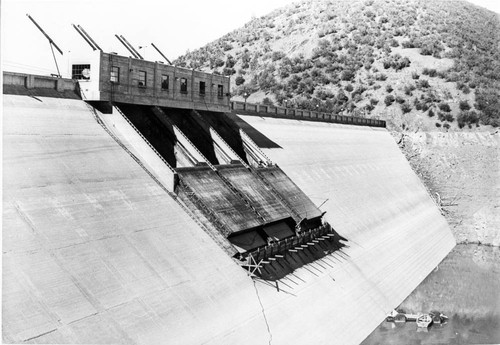 Overhauling Spillway Gates at Stony Gorge Dam — Calisphere
