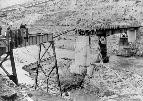 Damage to bridge during construction of Shasta Dam — Calisphere