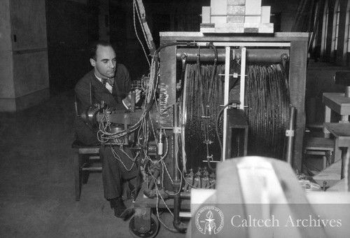 Carl Anderson with cloud chamber — Calisphere