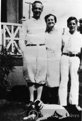 Richard Feynman with his parents, Melville and Lucille — Calisphere