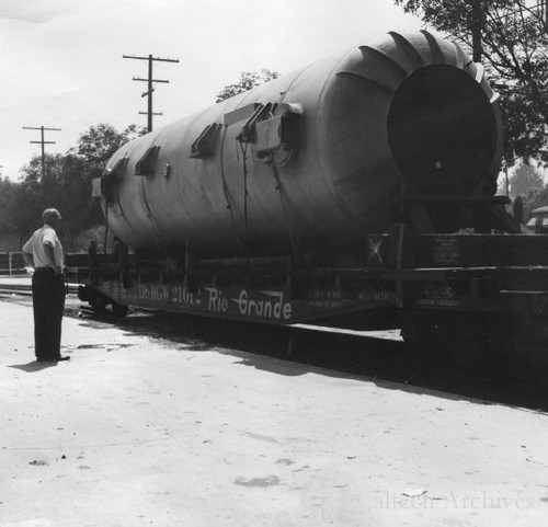Willy Fowler with the EN Tandum Van de Graaf accelerator — Calisphere