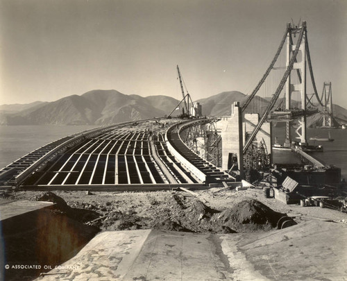 Golden Gate Bridge construction, before the roadway was poured, October ...