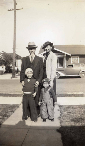 Photo of Dorothy Siu, Gilbert and Ronald Siu and their grandfather ...