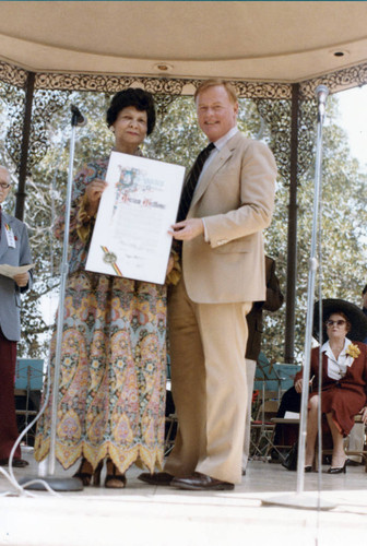 El Dia de los Personas Mayores, Miriam Matthews and Art Snyder — Calisphere