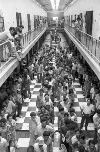 Crowded prison hallway, Nicaragua, 1980 — Calisphere