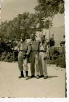 Alfred Thomas Quinn with fellow soldiers during World War II — Calisphere