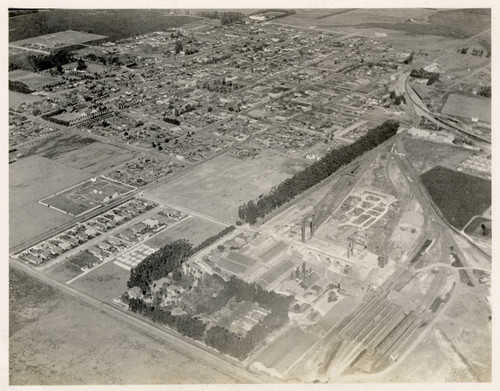 Aerial View of Oxnard Sugar Beet Factory Looking Northwest — Calisphere