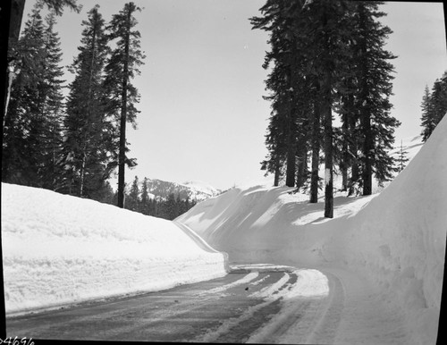Winter Scenes, road to Wolverton in snow. Roads — Calisphere