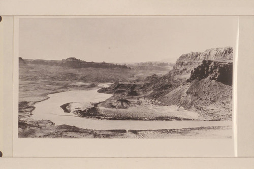 Looking south over flat country between Spencers and Piute. Piute Creek ...