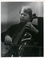 Lynn Harrell playing the cello, 1985 [descriptive] — Calisphere