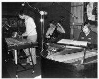 Larry Flahive on piano, Charlie Shoemaker on vibes, at Gilberto's in ...
