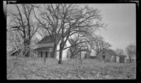Old farmhouse of the Iddings family, viewed at an angle, Red Oak, 1946 ...