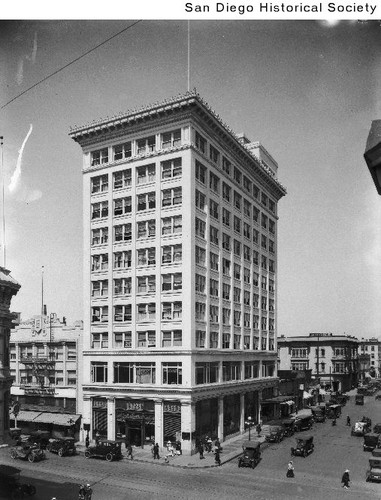 The exterior of the Watts Building at Fifth and E Street — Calisphere
