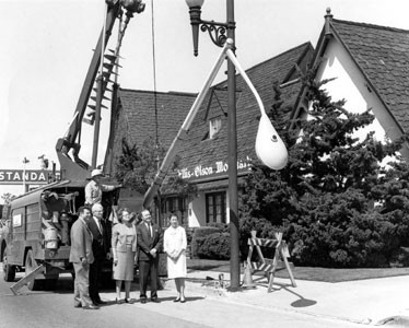 Ellis-Olson Mortuary on San Pablo Avenue — Calisphere