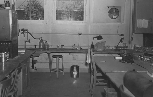 [Botany lab at College of Agriculture, Davis] — Calisphere